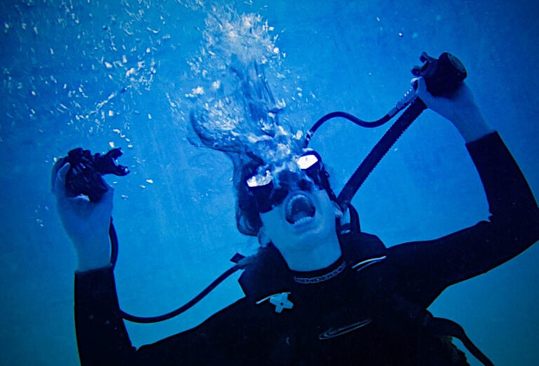 PANIC UNDERWATER: Managing panic in SCUBA diving; Recognition, response ...